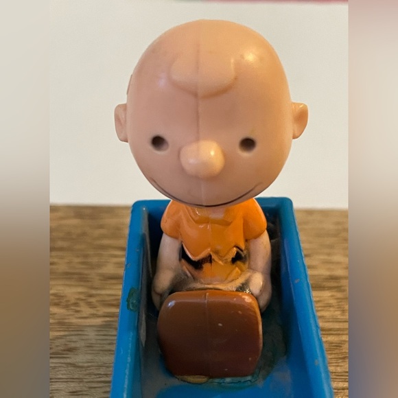 Aviva | Toys | Vintage 95 Peanuts Charlie Brown Sitting In Metal Blue ...